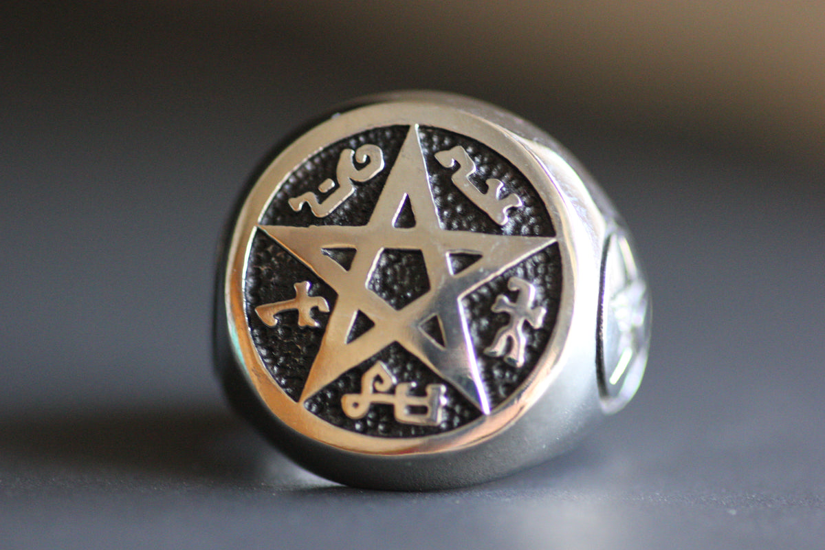 Pentagram Ring – Feltro